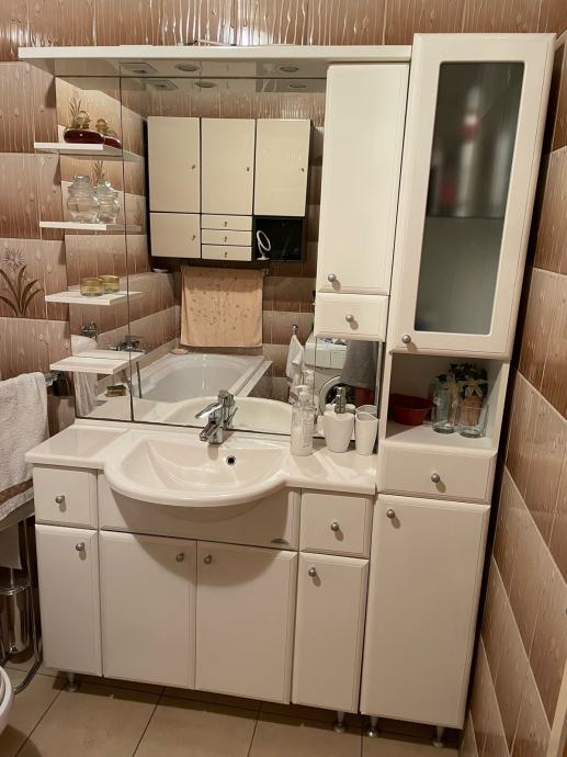 Kupaonski ormarić s umivaonikom i ogledalom