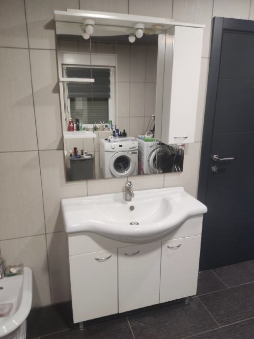 kupaonski umivaonik s ormarićem