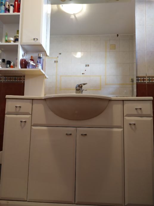 poklanjam kupaonski ormar s ogledalom