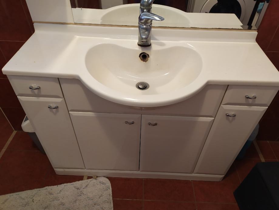 poklanjam kupaonski ormar s ogledalom