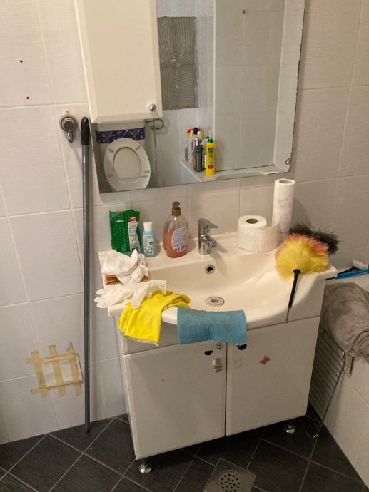 Poklanjam ormaric za kupaonu