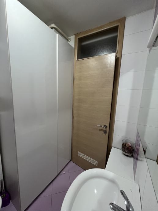 Prodajem kupaonski ormaric i ormar komplet