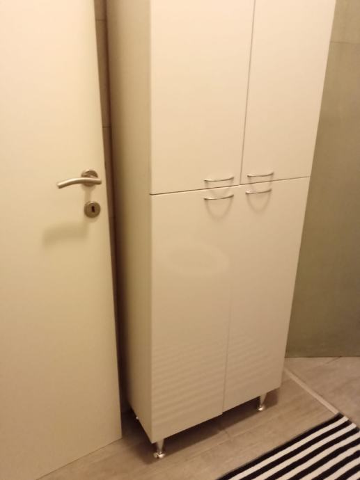 Prodajem rabljeni ormar za wc,visoki sjaj