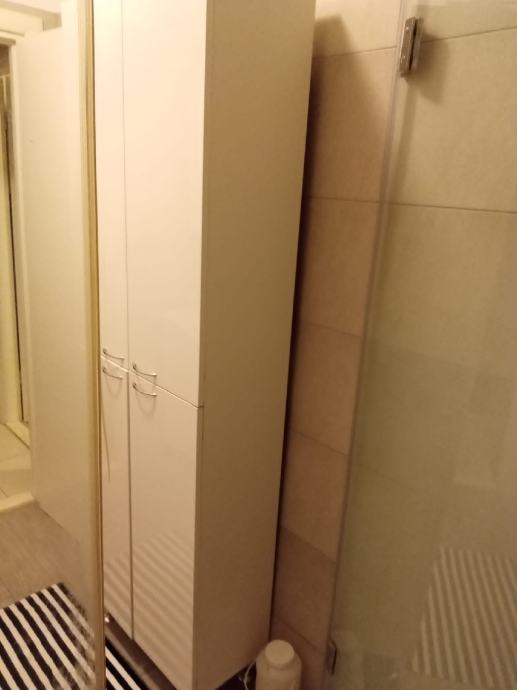 Prodajem rabljeni ormar za wc,visoki sjaj