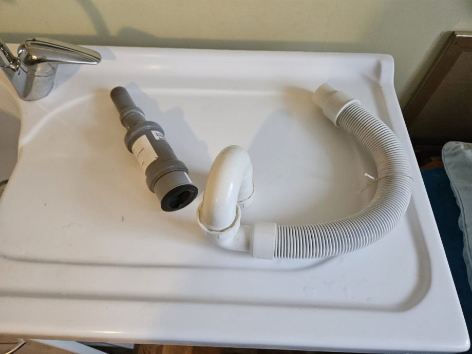 Set ormara za kupaonicu