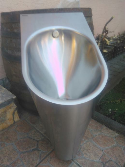 Inox pisoar i školjka
