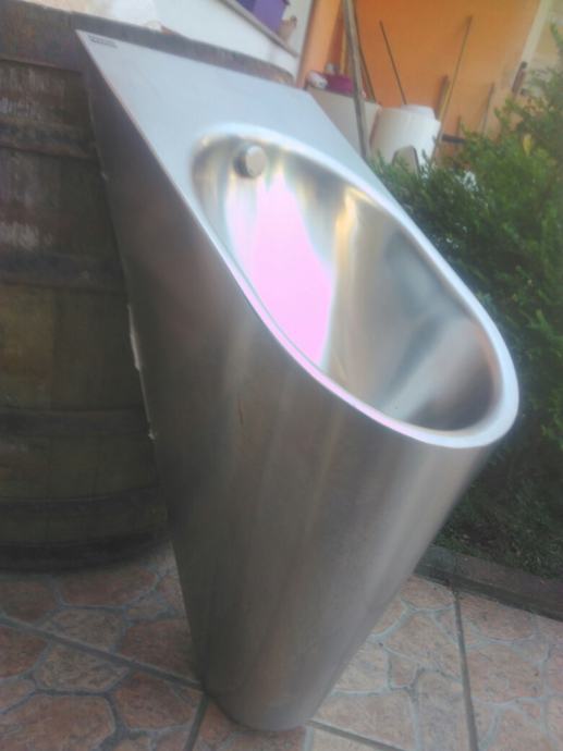Inox pisoar i školjka