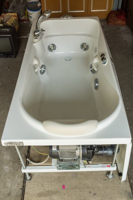 Whirlpool Jacuzzi hidromasažna kada, mode JP12, 1,2 kW