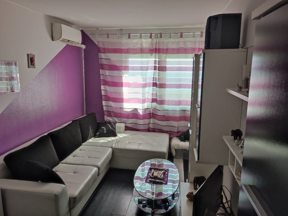 Kutna garnitura od eko kože-hitno se prodaje