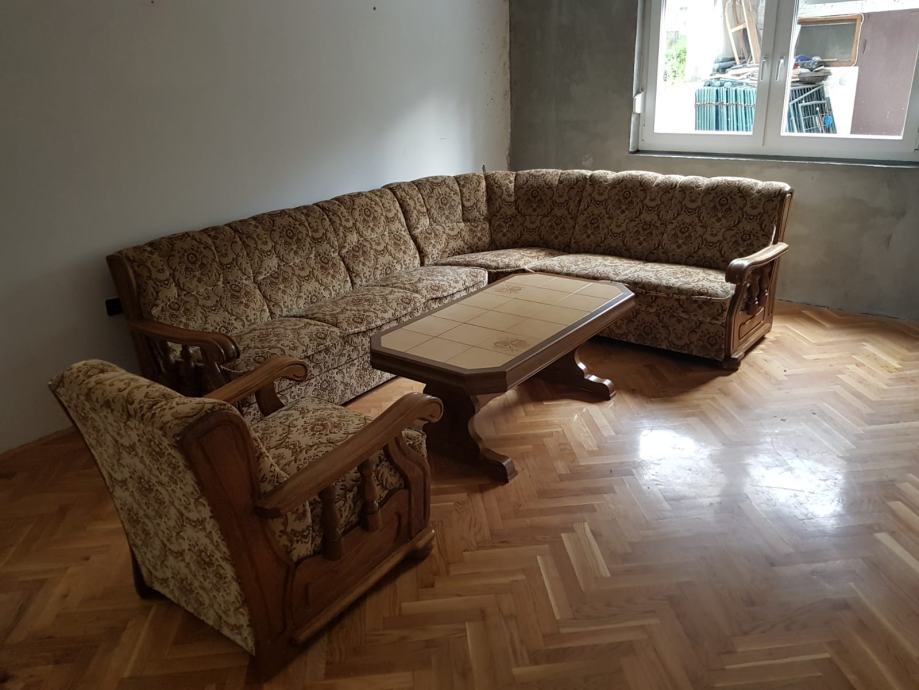 Sjedeća kutna garnitura + stol za dnevni boravak