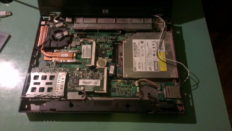 HP Compaq 6715b u dijelovima