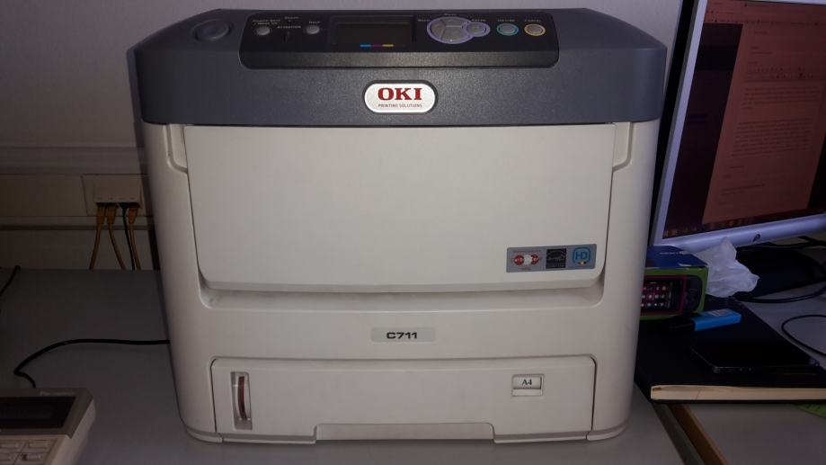 Laserski pisač u boji OKI C711 + 3 nova bubnja - HITNO!