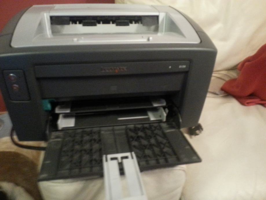 Laserski pisac lexmark E-120