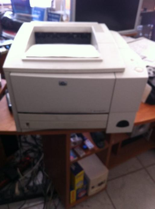Laserski printer HP 2200