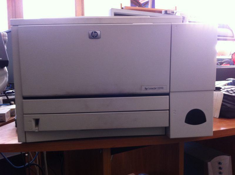 Laserski printer HP 2200