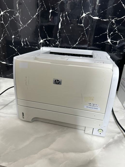 Laserski printer HP LaserJet P2035 crno bijeli,printa odlicno