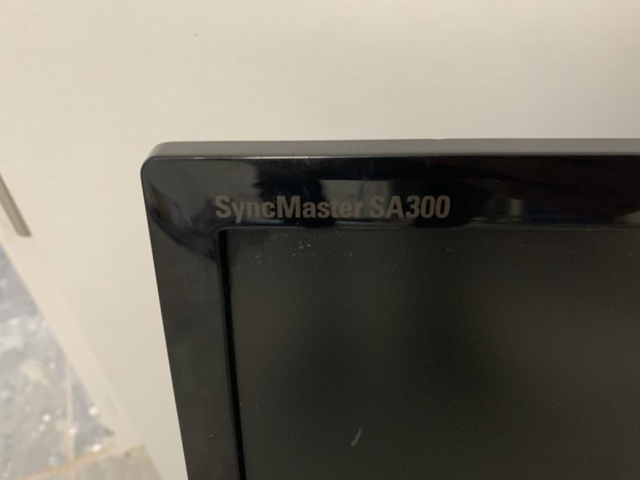 22 Samsung SyncMaster SA300 LED monitor
