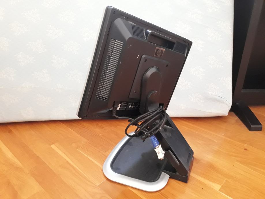 HP L1750 rotirajući monitor