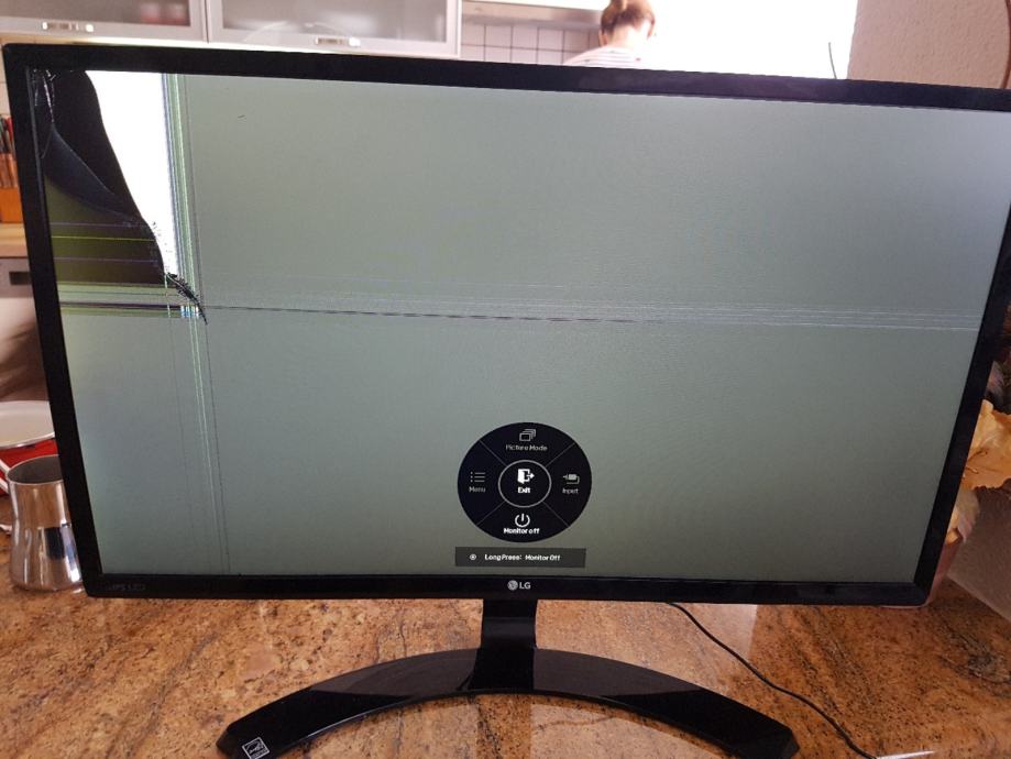 LG 24MP58VQ oštećen