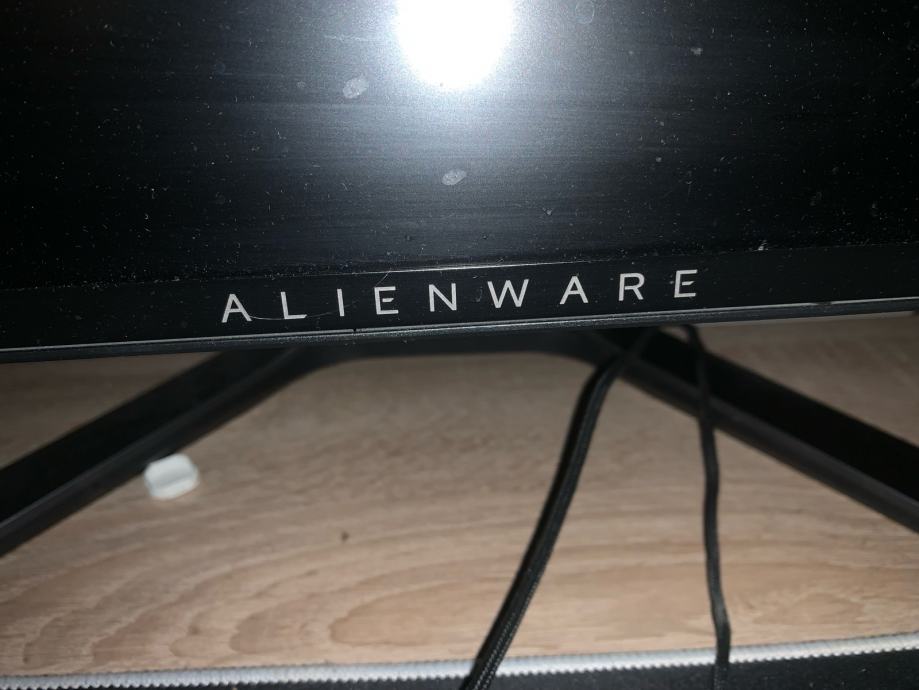 Monitor Dell Alienware - oštećen ekran