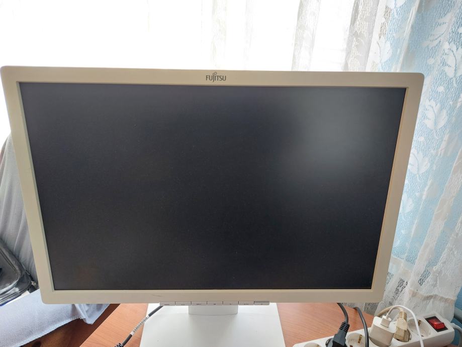 Monitor : Fujitsu Full HD