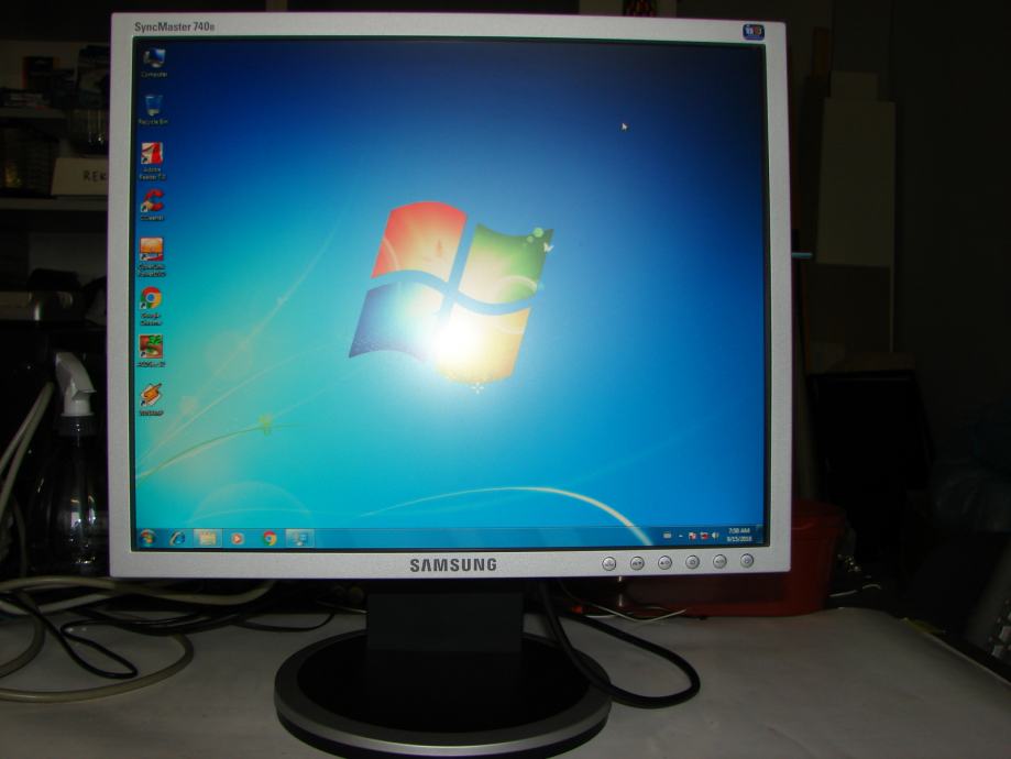 MONITOR SAMSUNG SYNCMASTER 740B PIVOT - IZUZETNO USČUVAN