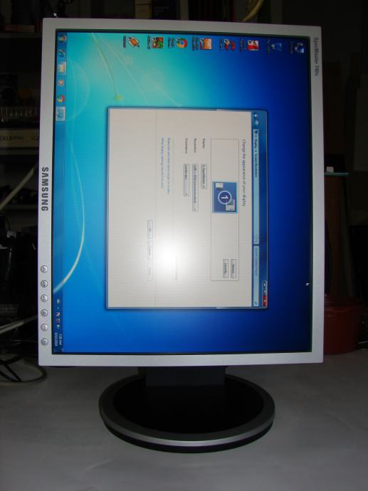 MONITOR SAMSUNG SYNCMASTER 740N PIVOT - IZUZETNO USČUVAN