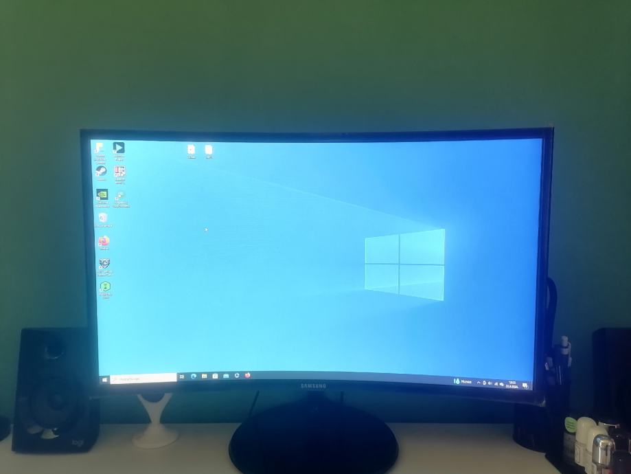 Prodaje se monitor Samsung curved C27F390FHR 27