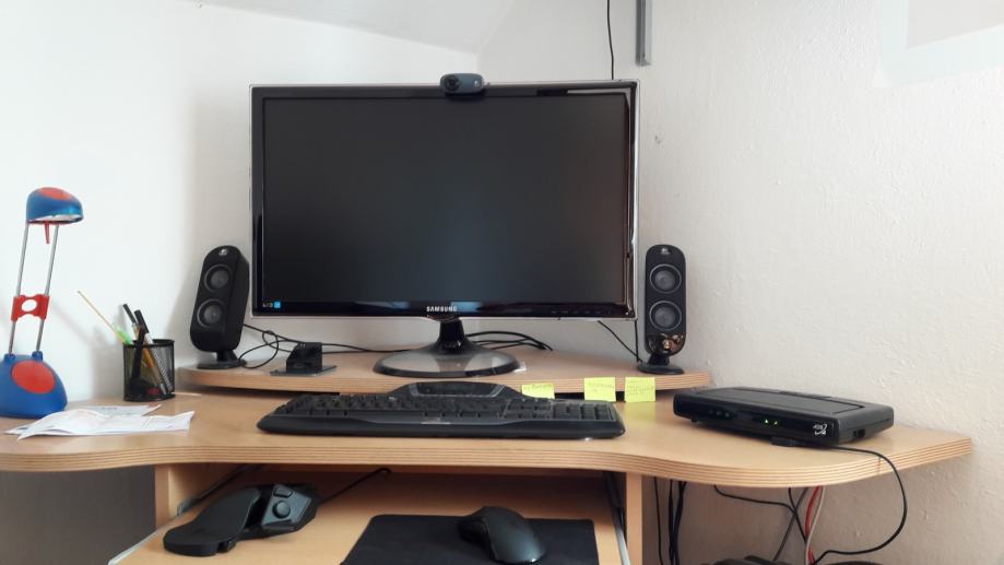 Samsung 27 LED monitor SA550, PRILIKA