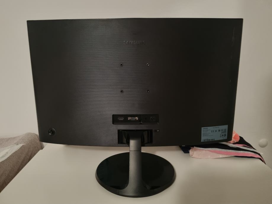 Samsung C27F390FHR **ZAKRIVLJENI** FULL HD