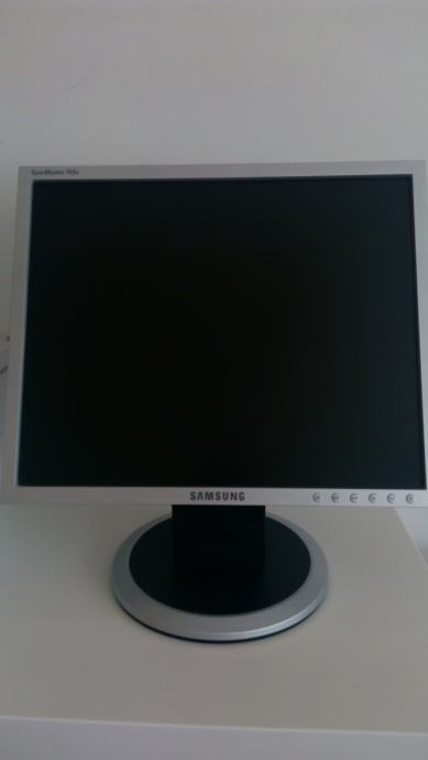 SAMSUNG LCD MONITOR model: SYNCMASTER 740N 17