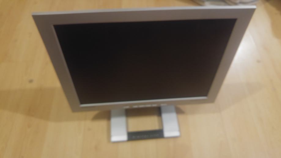 Samsung monitor 15 incha 152T R