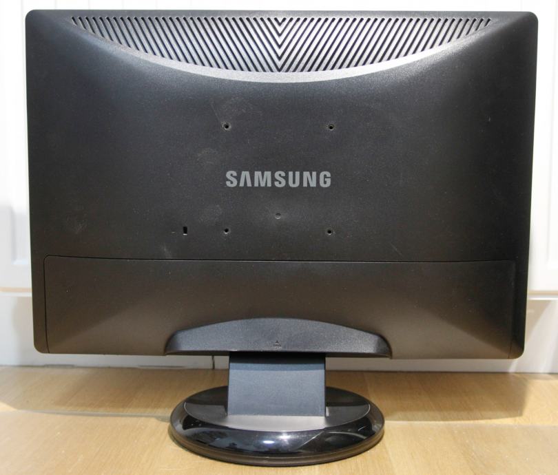 Samsung SyncMaster 226BW 22 LCD monitor