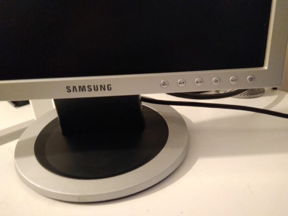 Samsung SyncMaster 540N, 15 (inča), VGA, kablovi, ispravan