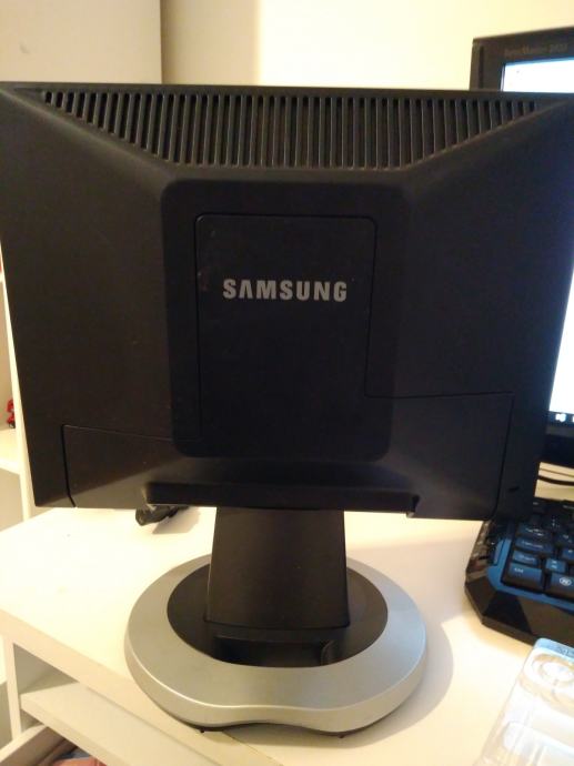 Samsung SyncMaster 540N, 15 (inča), VGA, kablovi, ispravan