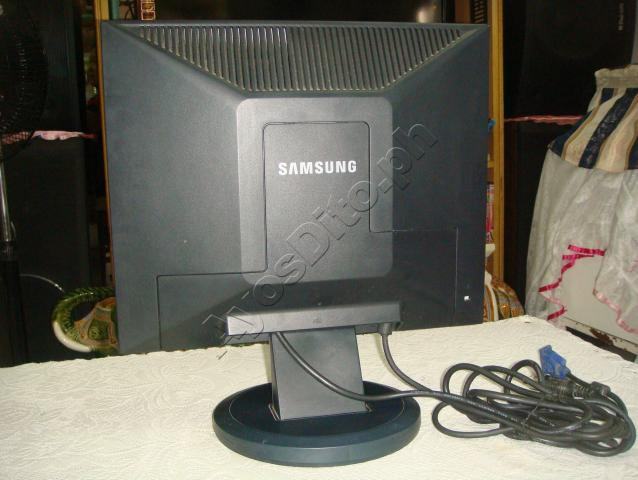 Samsung SyncMaster 740N 17 inch LCD Monitor (Split)