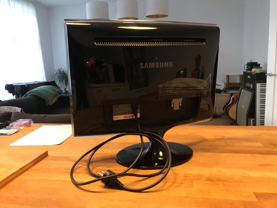 Samsung SyncMaster T220 22 LCD monitor