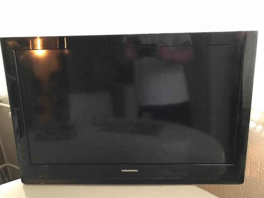Grundig LCD TV 82 cm