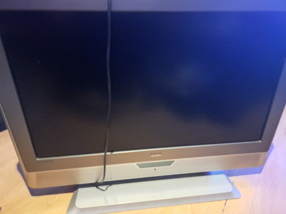 LCD Quadro Tv 32 inca sa resiverom i daljinskim upravljacem.