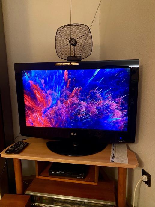 LG LCD TV 32” + prijemnik + antena
