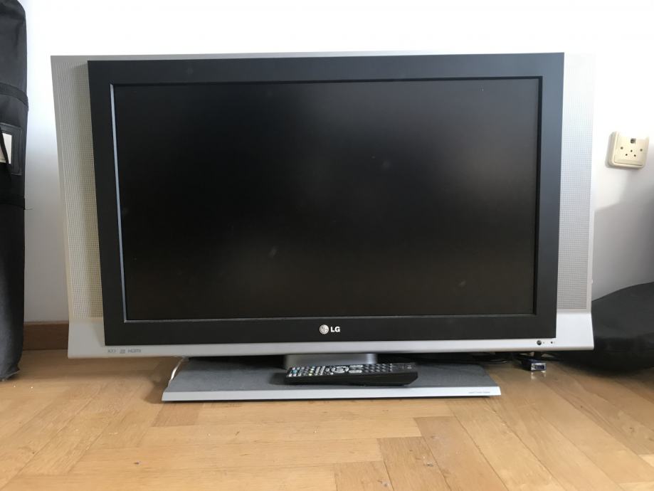 LG TV 82 cm