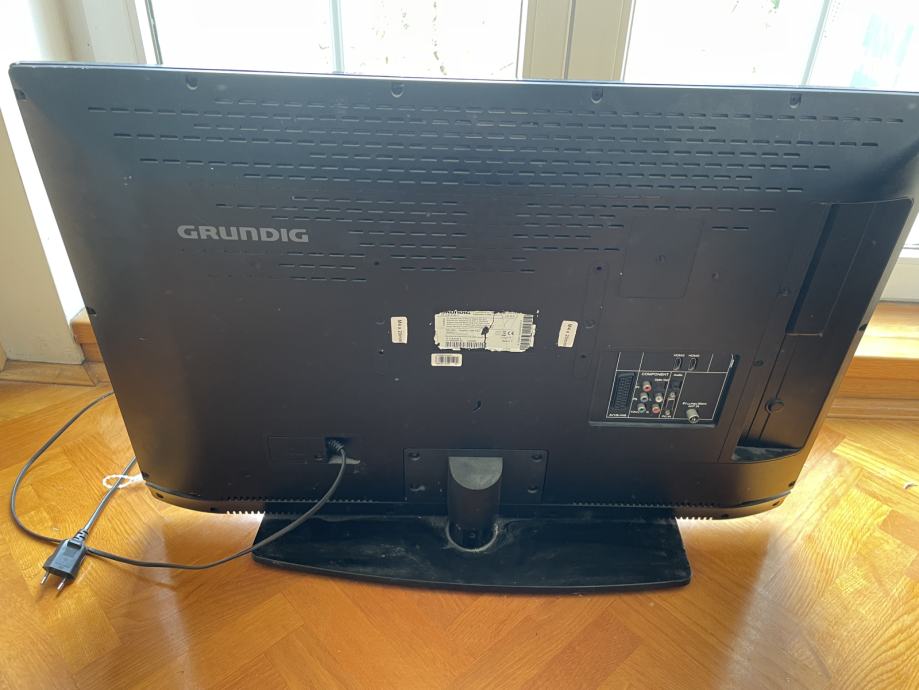 Grundig TV 32 inča