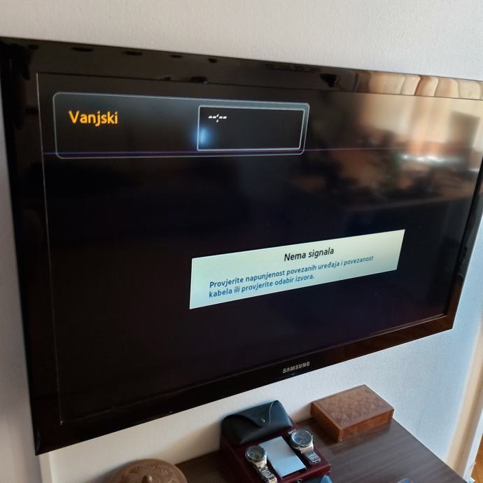 Samsung LCD TV 101cm model le40d503f7w (greska na ekranu)