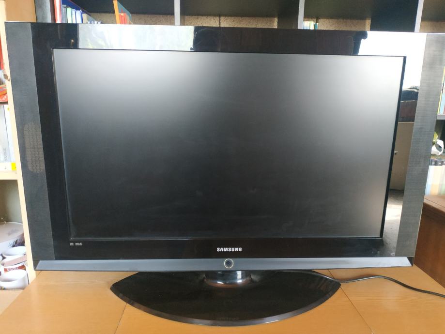 LCD SAMSUNG 37/ 94 cm. Model: LE37S62B [R]