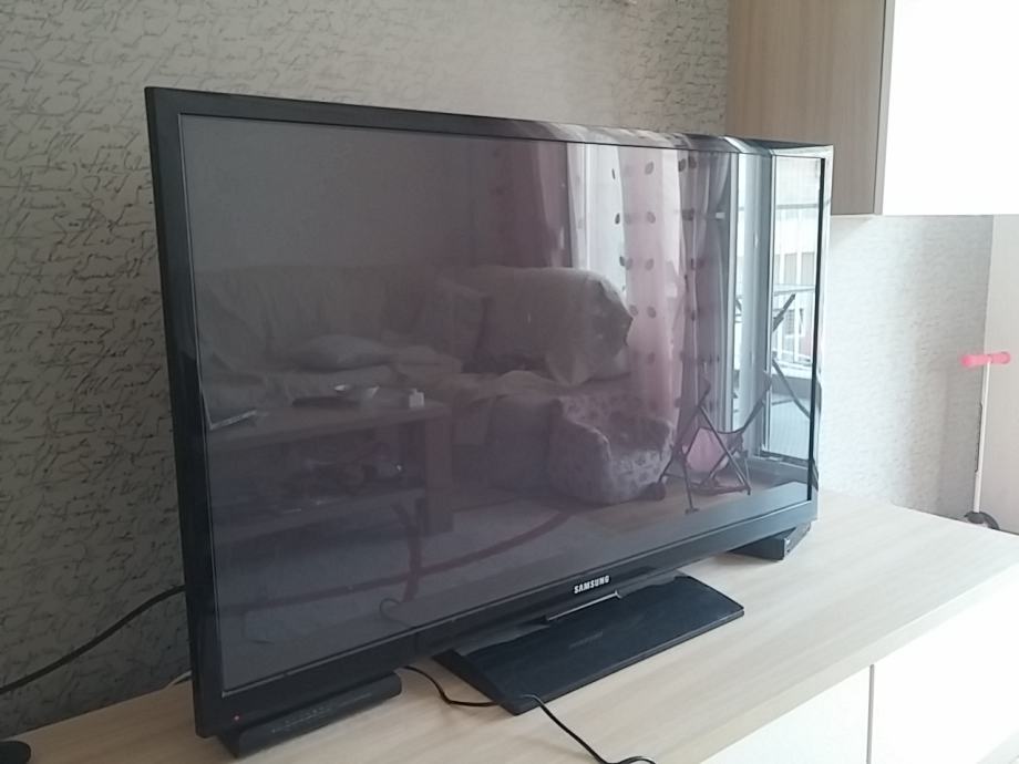 SAMSUNG TV 131 CM / 51 INCH
