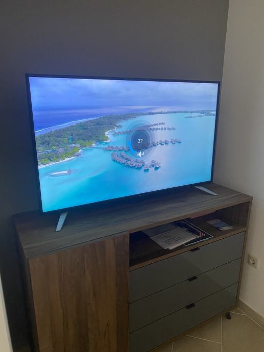 Televizor LCD Sharp smart 122 cm ekran