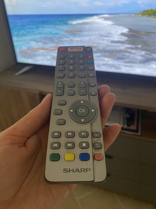 Televizor LCD Sharp smart 122 cm ekran