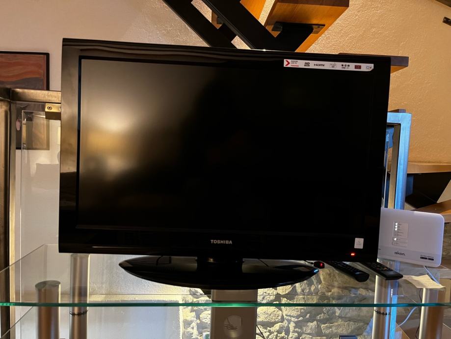 Toshiba 32” LCD TV HD Dolby digital plus