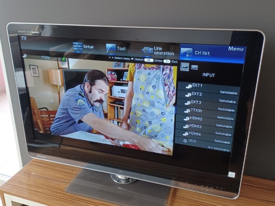 TV 40 Sharp LC-40LE810E