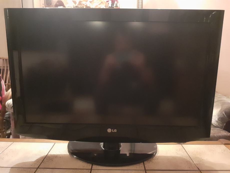 LCD TV LG 32LH2000-ZA / 32 - 81,3 cm (neispravan) + zakretni stalak